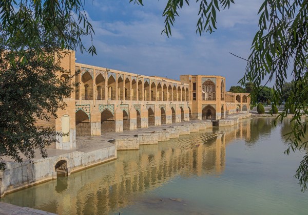 Zayandeh rud with its amazing bridges | Chapar Gasht Parseh